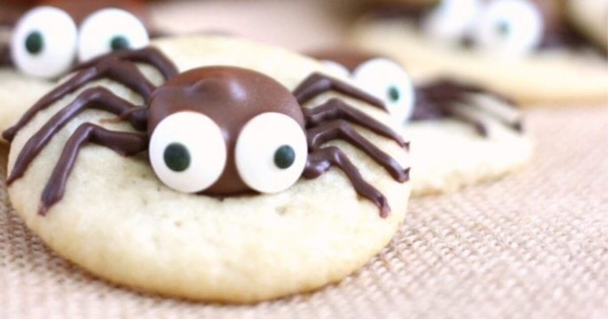 Spider Cookies! - Mama Loves Food