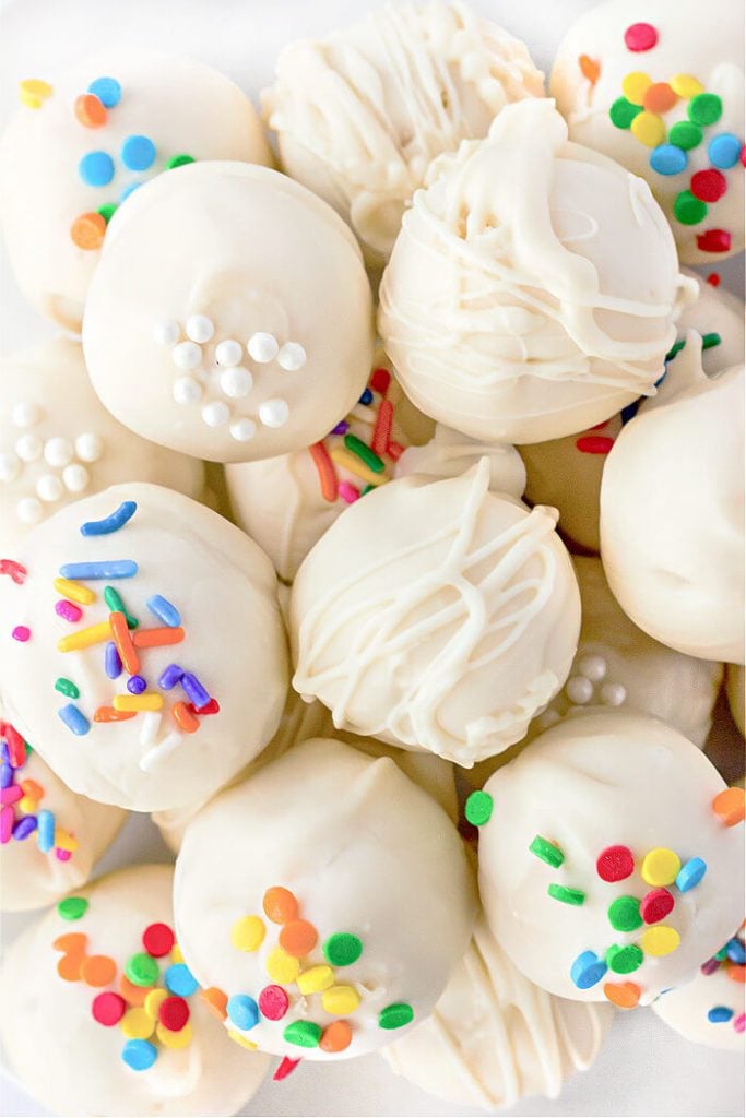 Cake Balls Recipe - Mama Loves Food