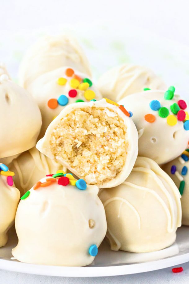 Cake Balls Recipe - Mama Loves Food