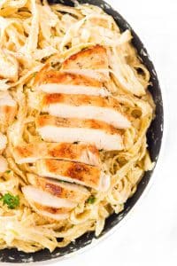 Chicken Alfredo - Mama Loves Food