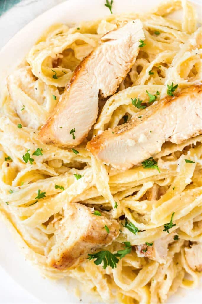 Chicken Alfredo - Mama Loves Food