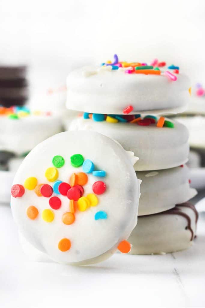 White Chocolate Covered Oreos - Mama Loves Food