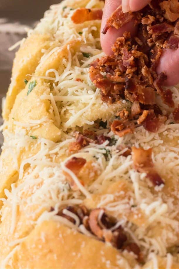 Cheesy Pull Apart Bread - Mama Loves Food