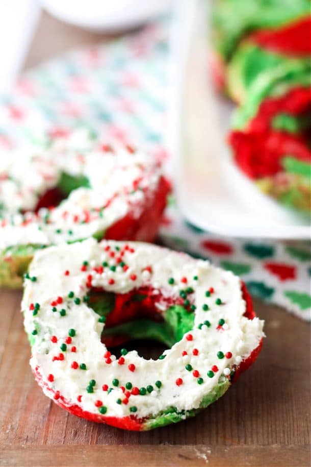 Christmas Bagels - Mama Loves Food