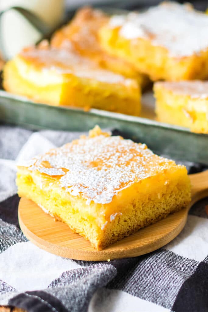 Lemon Gooey Butter Cake - Mama Loves Food